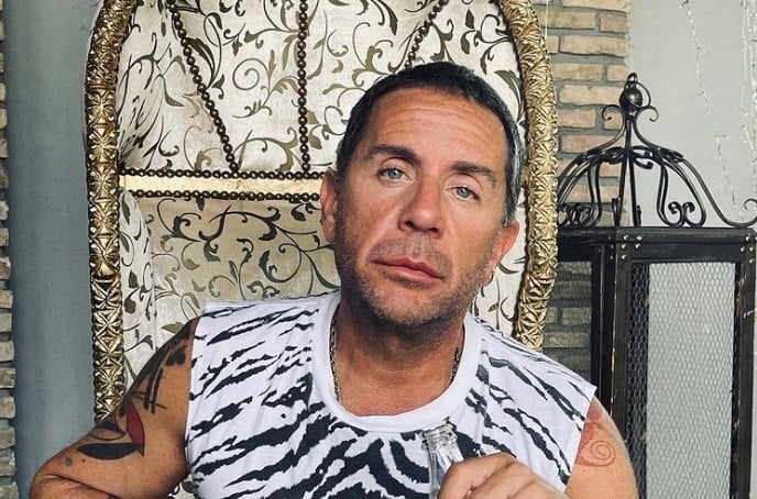 Γιώργος Μαζωνάκης: Στα δικαστήρια με την αδερφή του – Τα εκατομμύρια ...